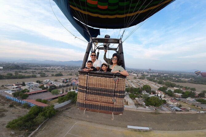 Balloon flight over Teotihuacan + Breakfast in Cueva + Transportation - Authenticity & Real Guest Experiences