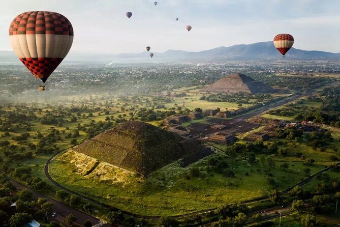 Balloon Flight with Breakfast in a Natural Cave and Transportation from CDMX - Key Points