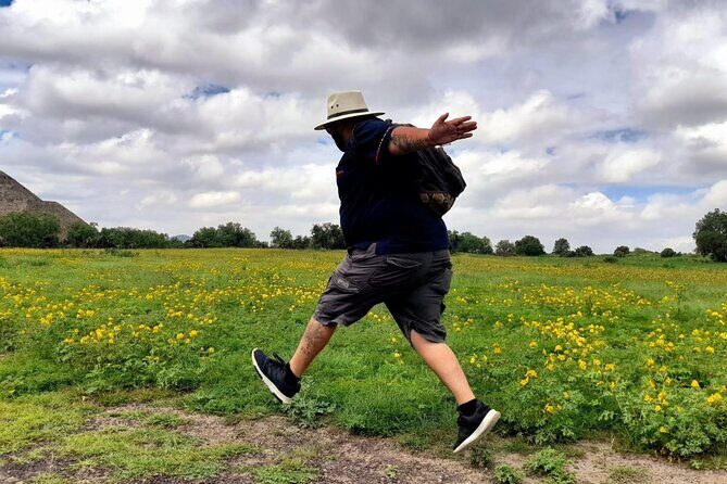 Balloon flight with private transportation and guided tour to Teotihuacán - The Sum Up