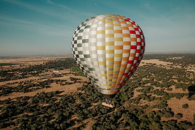 Balloon Ride with Champagne Toast from Monsaraz - Key Points