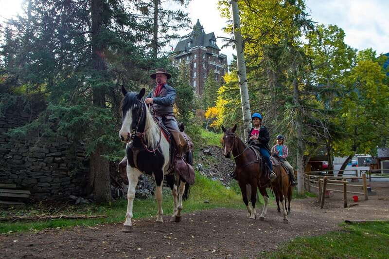 Banff: 4-Hour Sulphur Mountain Intermediate Horseback Ride - Food and Refreshments