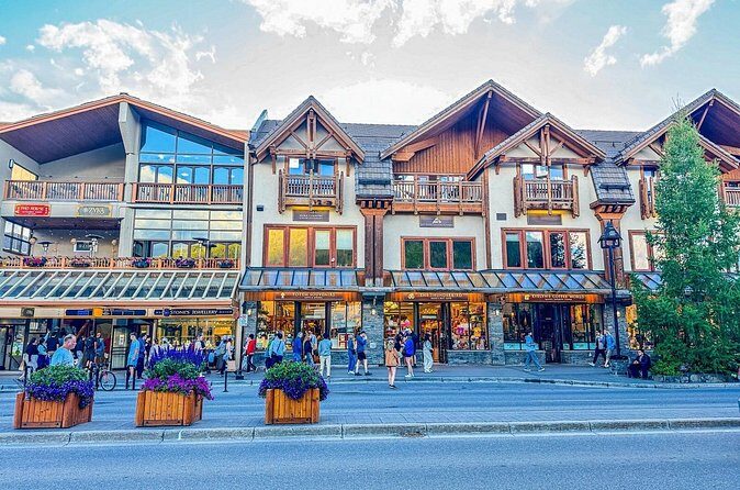 Banff Highlights Tour Louise, Johnston and Minnewanka Shared Tour - FAQs