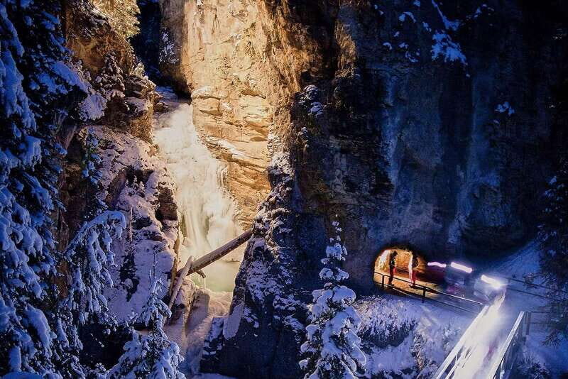 Banff: Johnston Canyon Evening Icewalk - Key Points