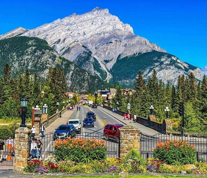 Banff: Lake Louise, Moraine, Emerald & Johnston Canyon Tour - The Sum Up