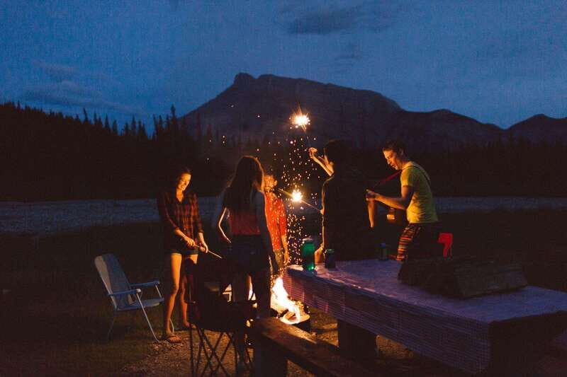 Banff: REMOTE Campfire Experience with Evening Walk - 2hrs - An In-Depth Look at the Remote Campfire Experience