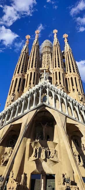Barcelona: 3-Hour Best of the city Walking Tour & Surprise - Authentic Traveler Perspectives