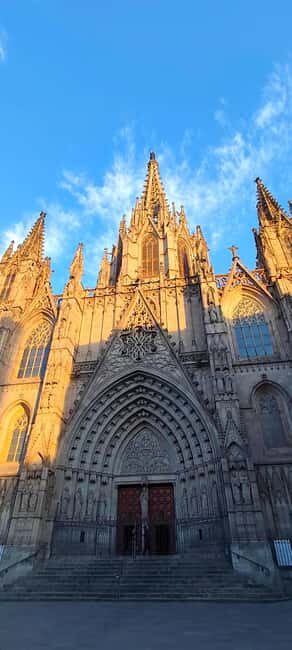 Barcelona: 3-Hour Best of the city Walking Tour & Surprise - FAQs