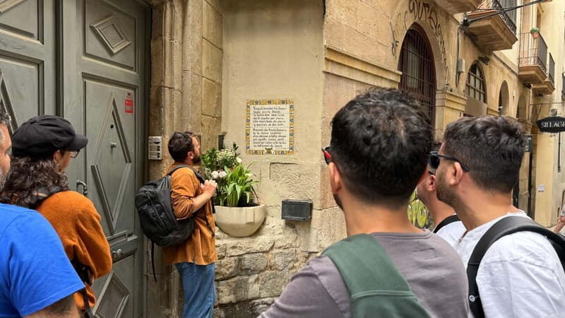 Barcelona: 360 Old Town Tour with Artists - Who Will Love This Experience?