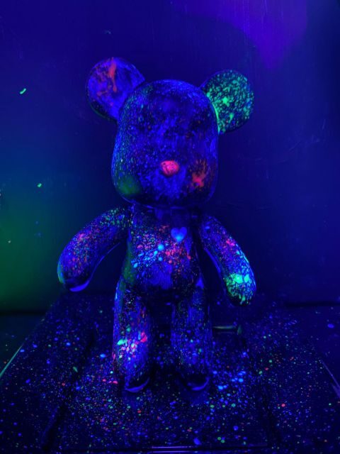Barcelona: Bear-brick Fluorescent Painting | Wine and Art - FAQ