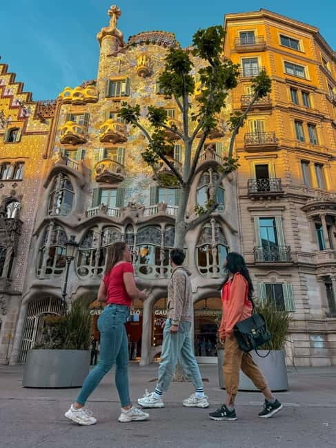 Barcelona Before the Crowds: Sunrise Bike Tour - Key Points