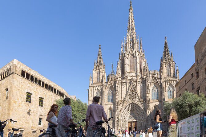 Barcelona Bike Tour: Your First Time Highlights with Locals - What Makes This Tour Stand Out