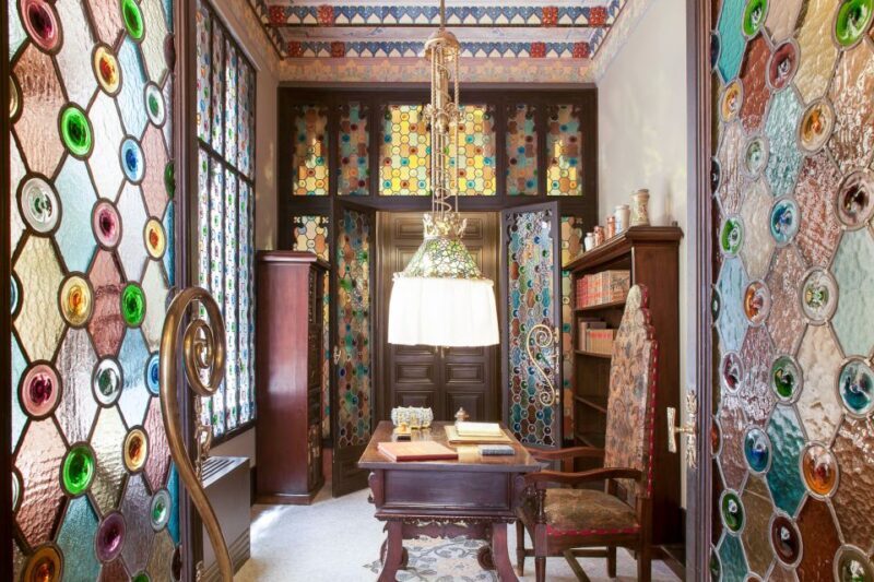 Barcelona: Casa Amatller Guided Visit with Chocolate Gift - Key Points