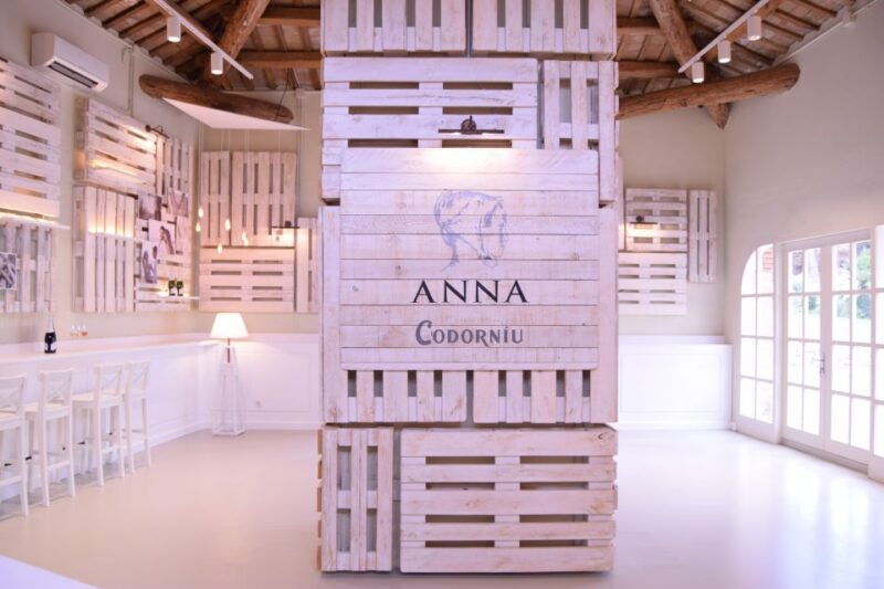 Barcelona: Casa Codorníu Guided Tour with Cava Tastings - Key Points