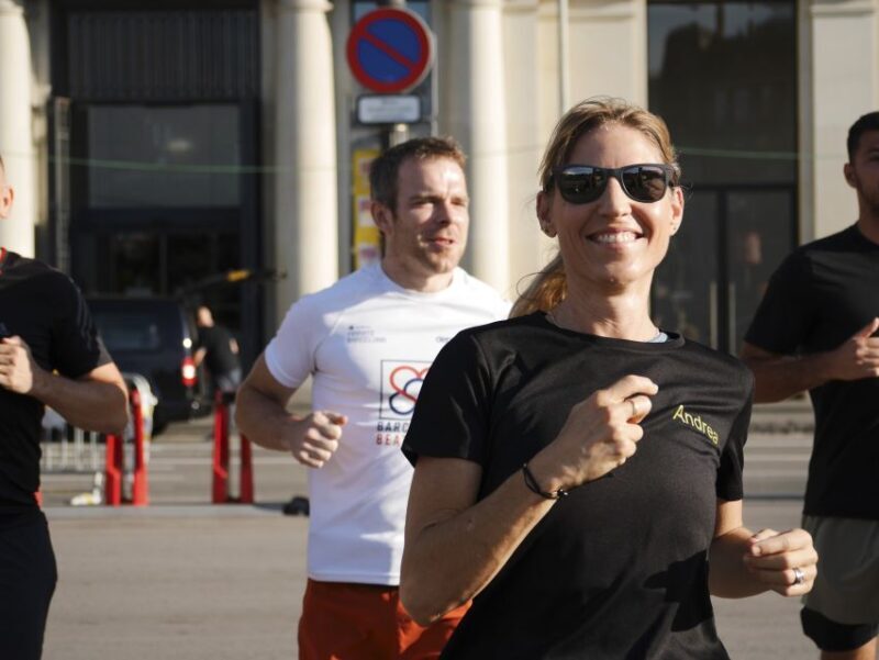 Barcelona: City Highlights Guided Running Tour - Key Points
