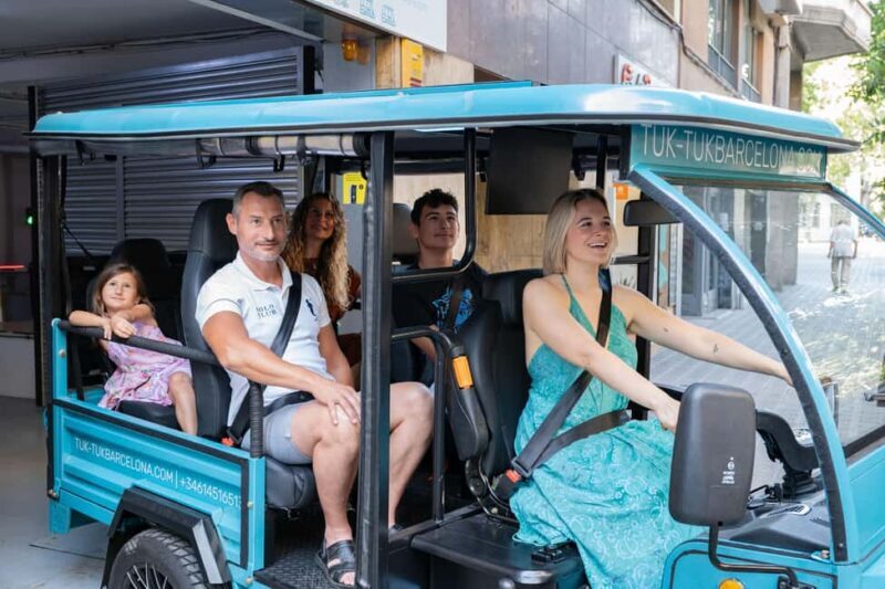 Barcelona: City Highlights Private Tuk-Tuk Tour - An engaging way to see Barcelona