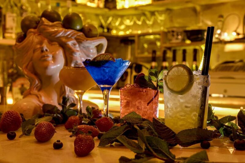 Barcelona: Cocktail Making Class with Tapas - Key Points