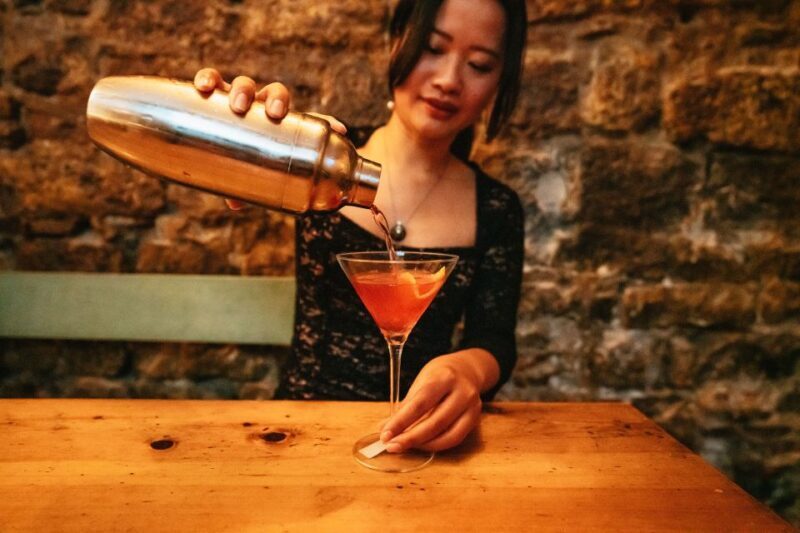 Barcelona: Cocktail Master Class by Mixologist with Tapas - Key Points