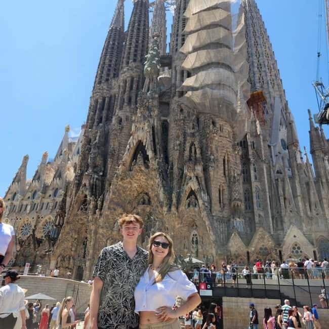 Barcelona: Creative Photo Tour of the City's Artistic Corners - Frequently Asked Questions