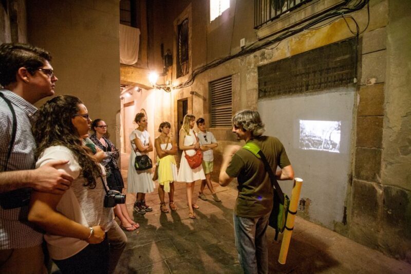 Barcelona: Dark History Night Walking Tour - The Atmosphere & Experience