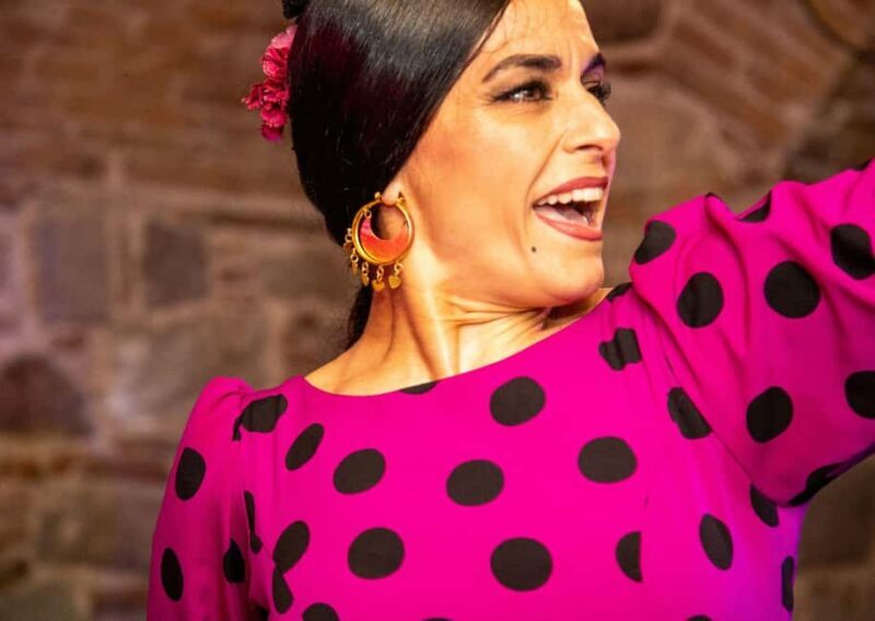 Barcelona: Espectáculo de Flamenco íntimo en Las Brujas - Key Points