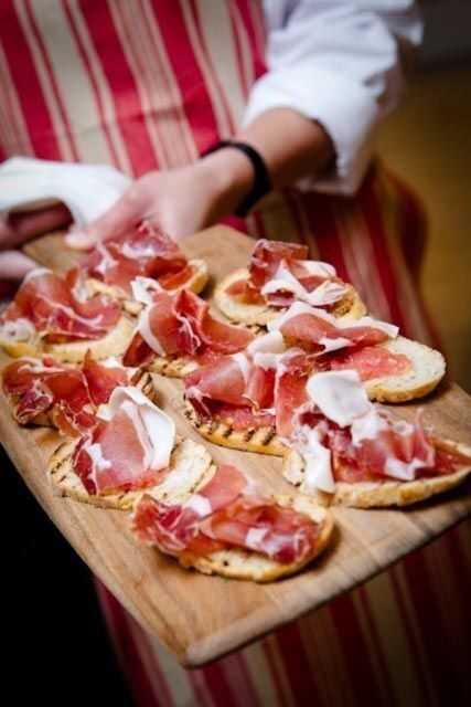 Barcelona: Evening Walking Tour in the Gaudi Area with Tapas - An Authentic Night Out in Barcelona: What to Expect