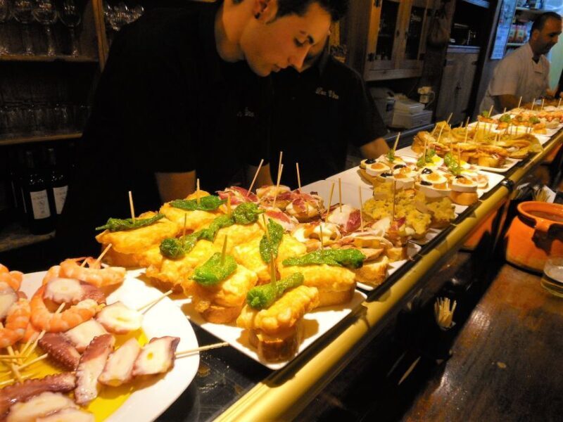 Barcelona: Evening Walking Tour in the Gaudi Area with Tapas - What to Bring and Tips for Travelers