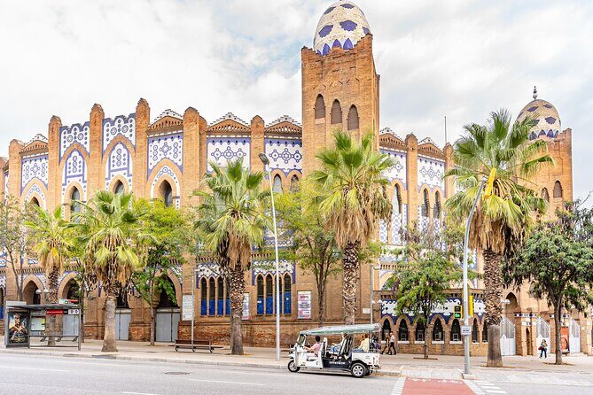 Barcelona Expert Plus Tour with Local Guide in Eco Tuk Tuk Private - Practical Information and Tips