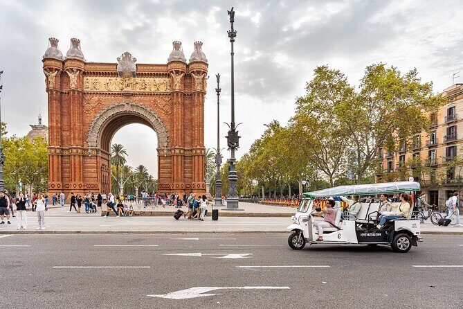 Barcelona Expert Tour with Local Guide in Eco Tuk Tuk Private - The Experience: What Sets This Tour Apart