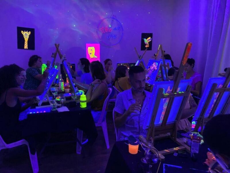 Barcelona: Fluorescent Paint and Wine Workshop - What to Expect from the Fluorescent Paint and Wine Workshop