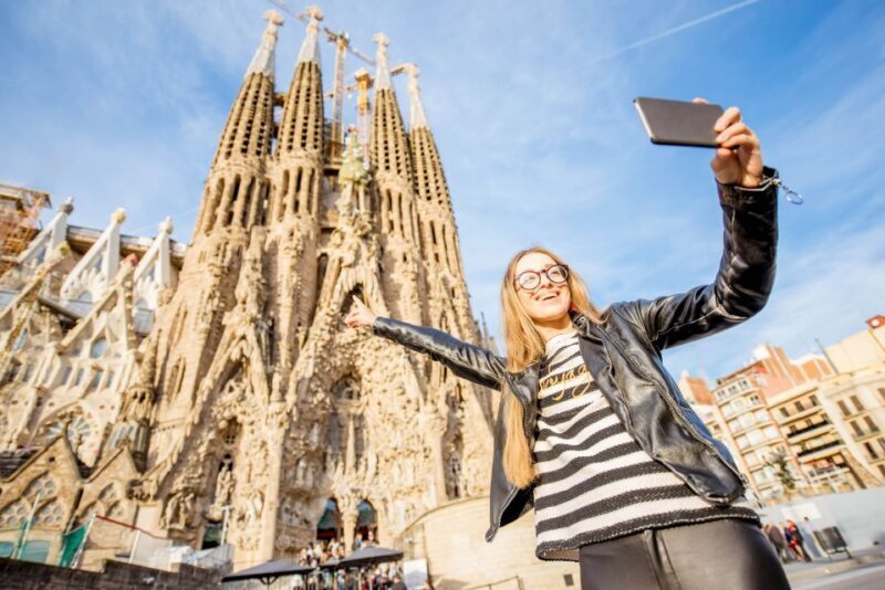 Barcelona: Foodie Walking Tour with Sagrada Familia Tickets - An In-Depth Look at What This Tour Offers