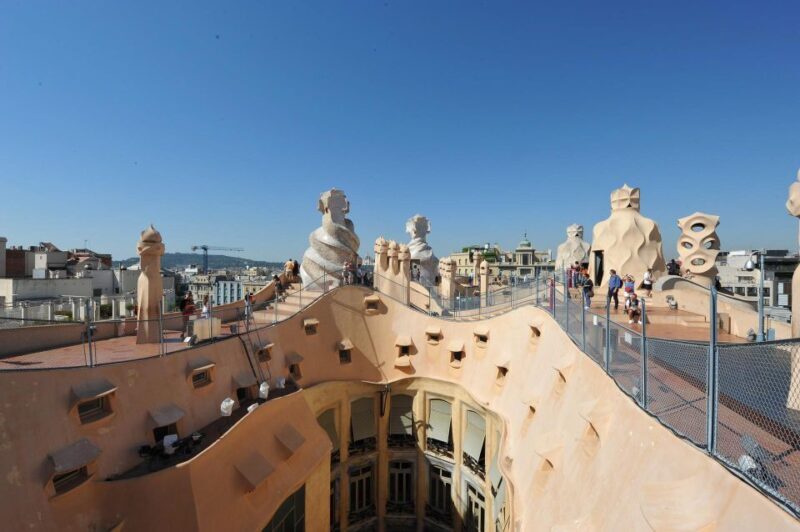 Barcelona: Gaudí Houses & Sagrada Familia Tour - Key Points