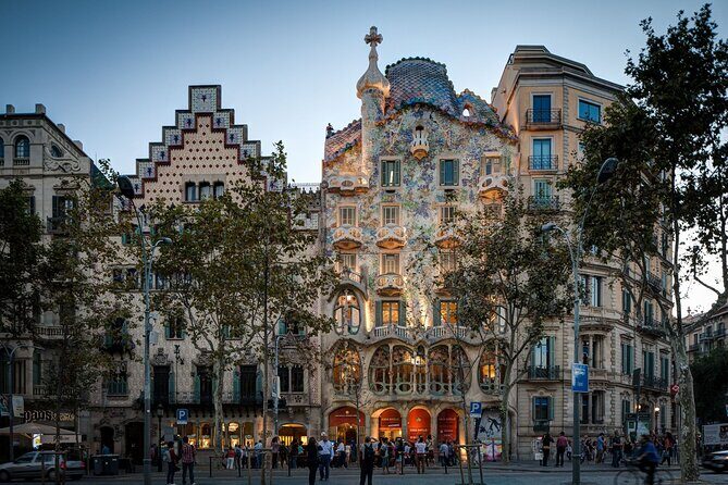Barcelona: Gaudí, Tapa, Drink & Hidden Architectural Gems - The Itinerary in Detail: What to Expect