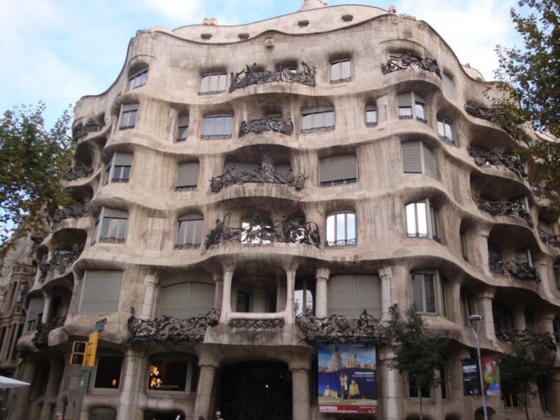 Barcelona: German City Tour from Gaudí's Perspective - A Closer Look at the Gaudí-Focused Tour