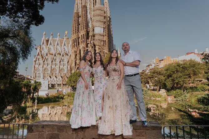 Barcelona: Glamour Wow Dress Photoshoot in Spectacular locations - Who Will Love This Experience?