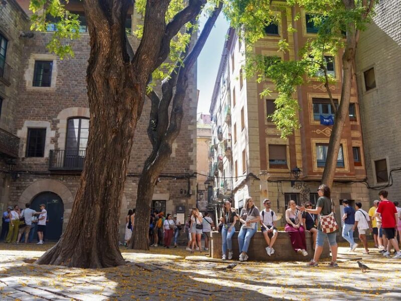 Barcelona: Gothic Quarter Walking Tour w/ Montjuïc Cable Car - Key Points  