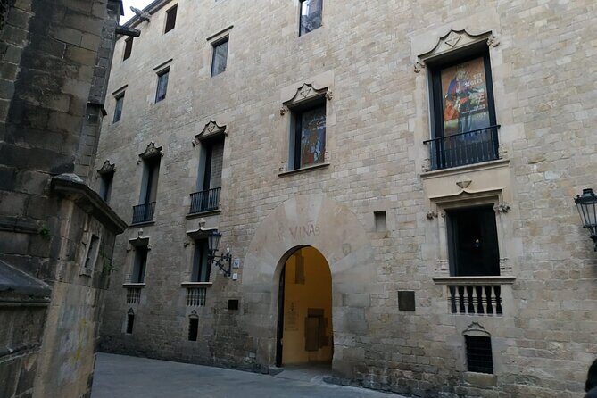 Barcelona Gothic Quarter Walking Tour with Tapas - A Closer Look at the Gothic Quarter Walking Tour