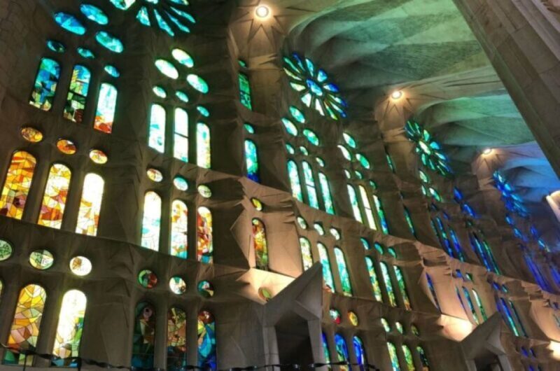 Barcelona: Guided Sagrada Familia Tour & Skip-The-Line Entry - Key Points