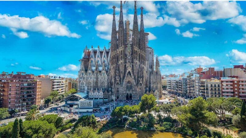 Barcelona: Guided tour of the Sagrada Familia - Key Points