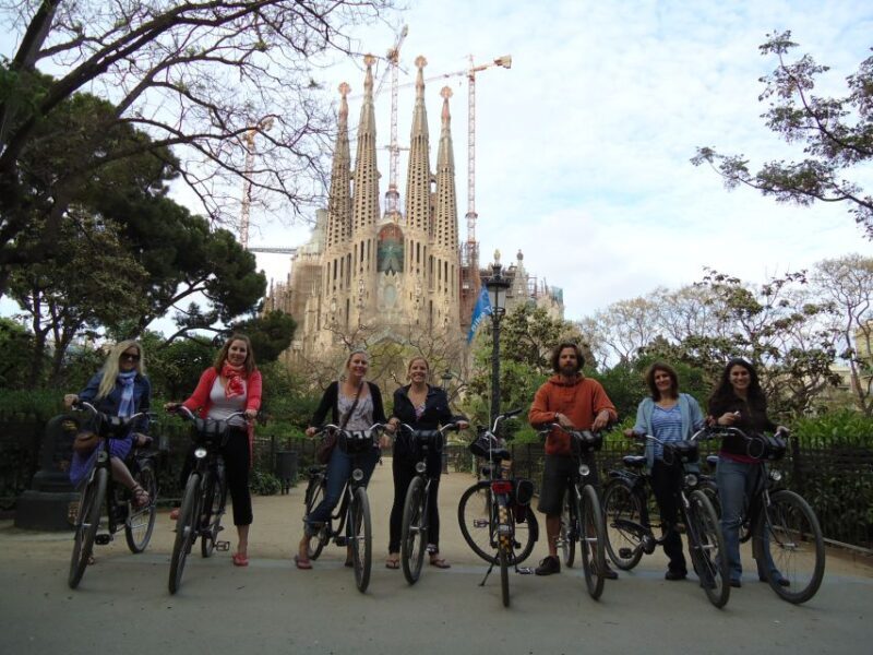Barcelona Highlights Bike Tour: Cycle along the beach! - Key Points