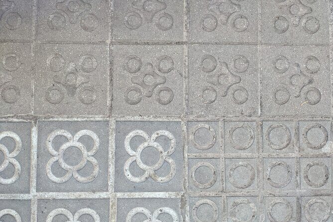 Barcelona Highlights Full Day Tour with a Licensed Tour Guide - Key Points