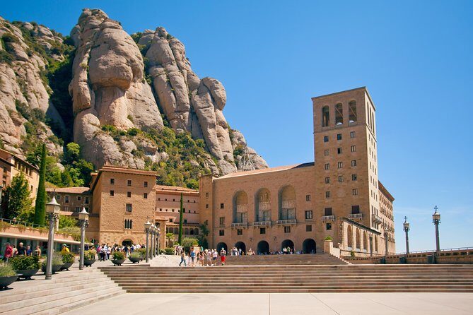 Barcelona Highlights & Montserrat with Port or Hotel Pick Up - Detailed Breakdown of the Itinerary