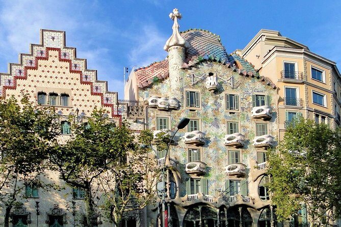 Barcelona Highlights Small Group Tour with Hotel Pick Up - FAQs