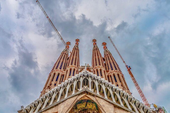 Barcelona La Sagrada Familia Guided Tour with Tickets - Practical Tips for Your Visit