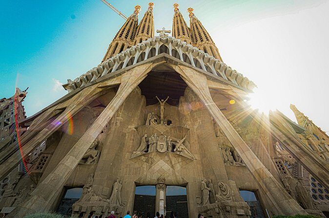 Barcelona La Sagrada Familia Guided Tour with Tickets - Who Should Consider This Tour?