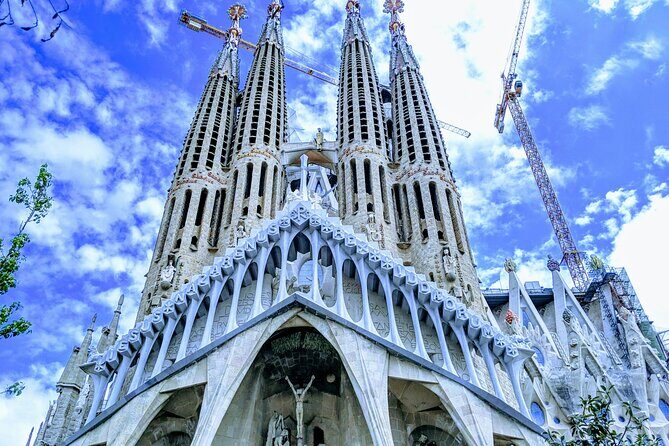 Barcelona La Sagrada Familia Guided Tour with Tickets - FAQ