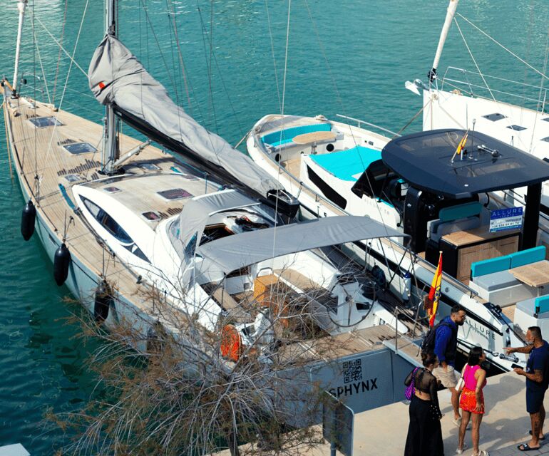 Barcelona: Luxury Yacht Private Sailing Tour - Key Points