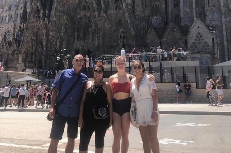 Barcelona : Montjuic Walking tour With A Guide - The Realities of the Experience: What Reviewers Say