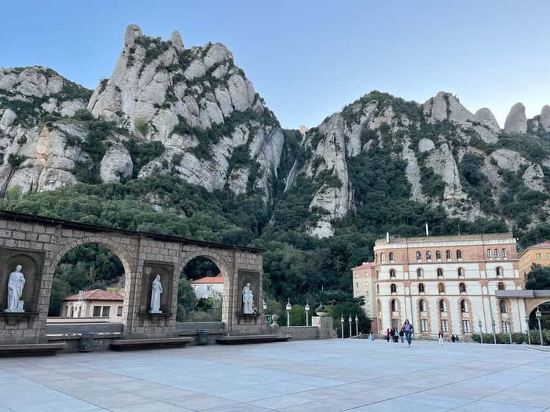 Barcelona: Montserrat afternoon tour, easy hike & boys choir - An Authentic Look at the Montserrat Afternoon Tour