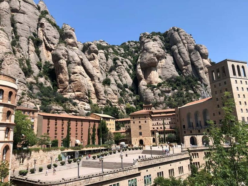 Barcelona: Montserrat Tour, Transfers & Basilica Entry - Hassle-Free Transportation and Meeting Points