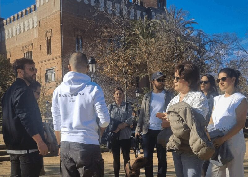 Barcelona: Old Town Private Walking Tour of Past and Present - Overview and First Impressions